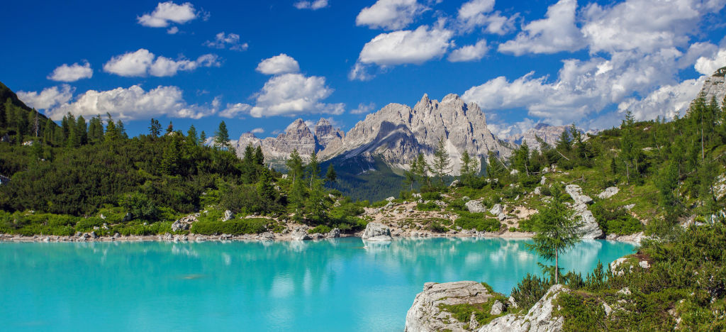 Is this the most striking blue lake in Italy? 💙
