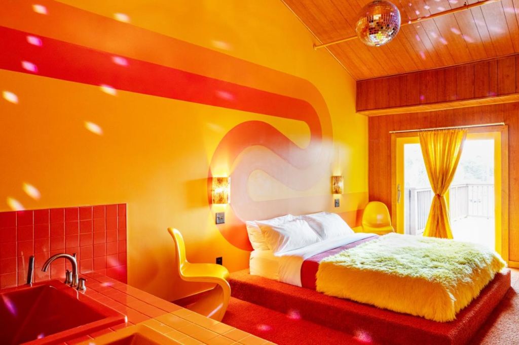 Check Out This 70s-Themed Motel in Nashville | TravelPirates