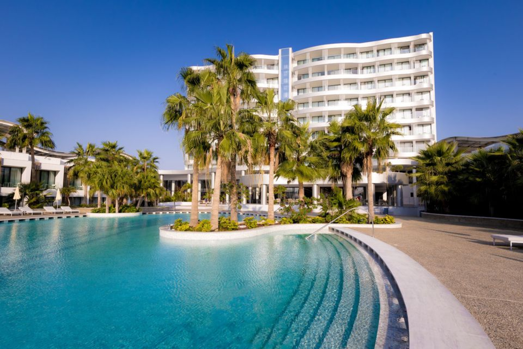 7-night 5⭐️ new Radisson beach resort in Cyprus hol 😍 June dates ☀️