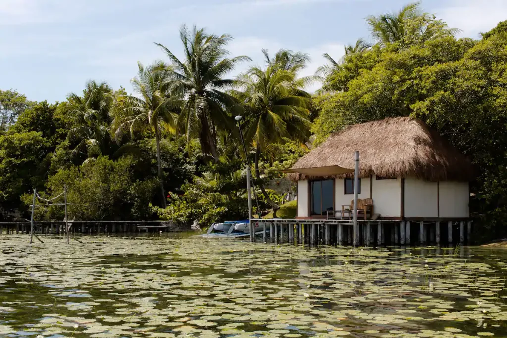 Lagunen-Hütte in Mexiko 🇲🇽 | Urlaubspiraten