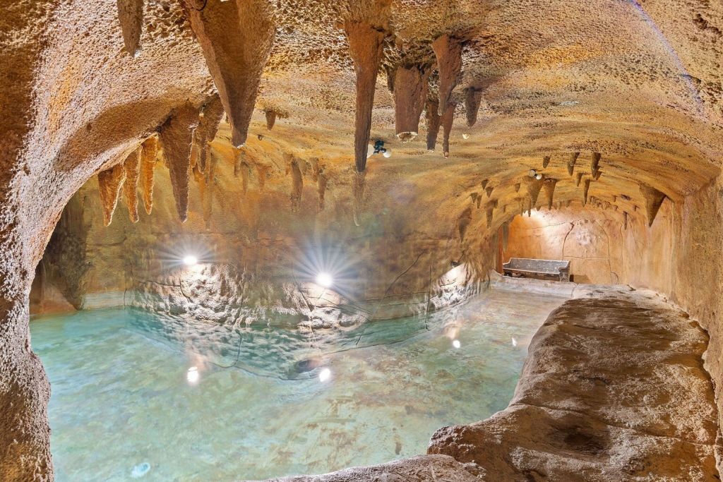 BnB Near San Antonio, TX With A Cave Pool | TravelPirates