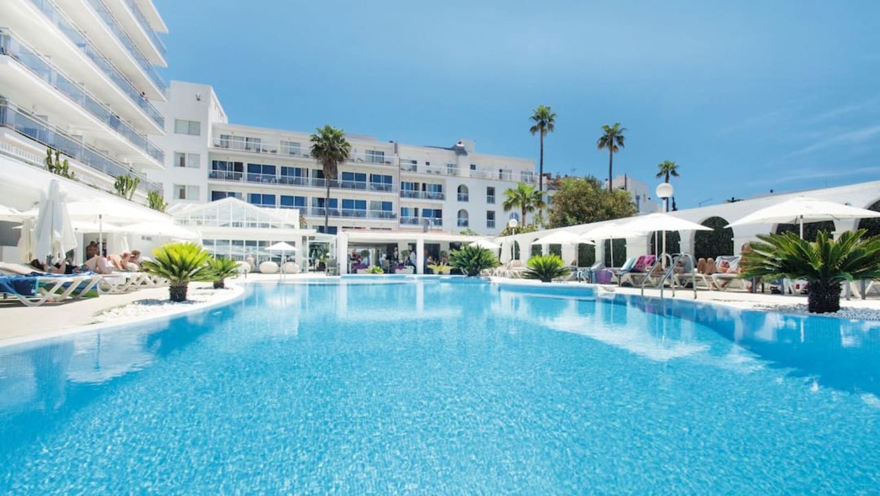️£100 discount code ️Adults ONLY half-board 4⭐️ Majorca holiday