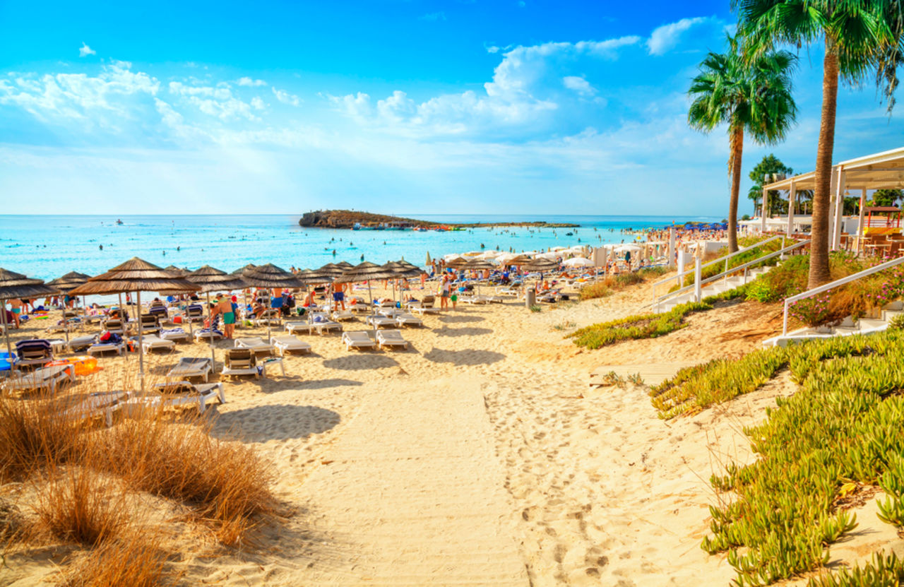 Cyprus family holiday with swim-up room UNDER £200 😱🌴💦