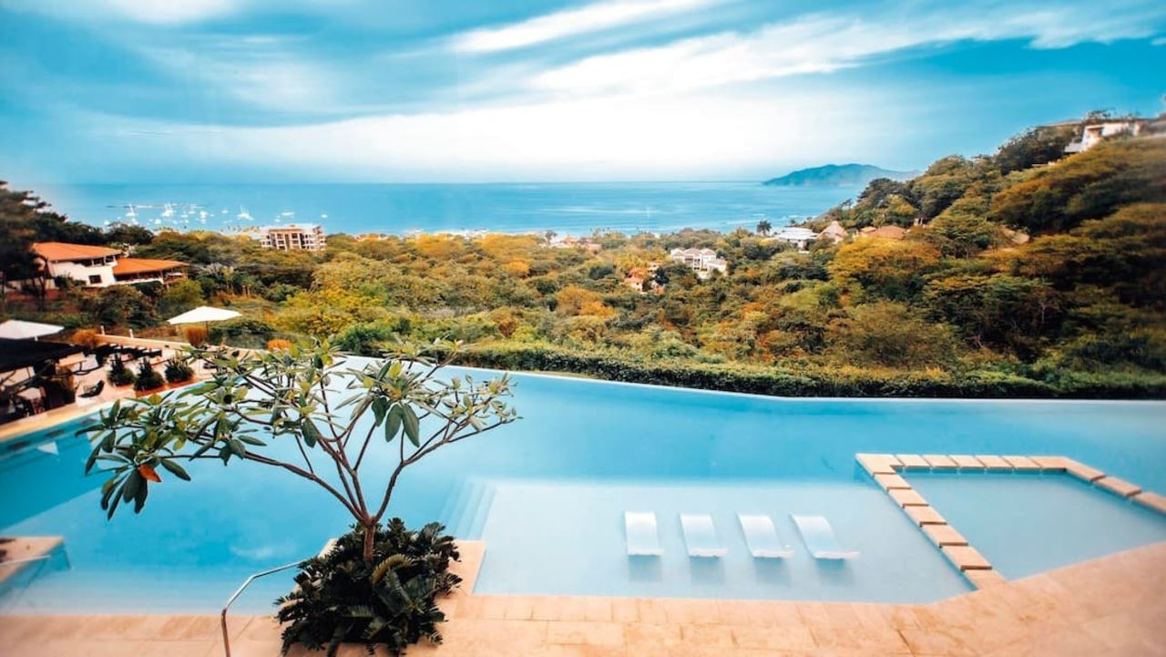 HolidayPirates | Cheap Hand-Picked Holiday Deals 2023