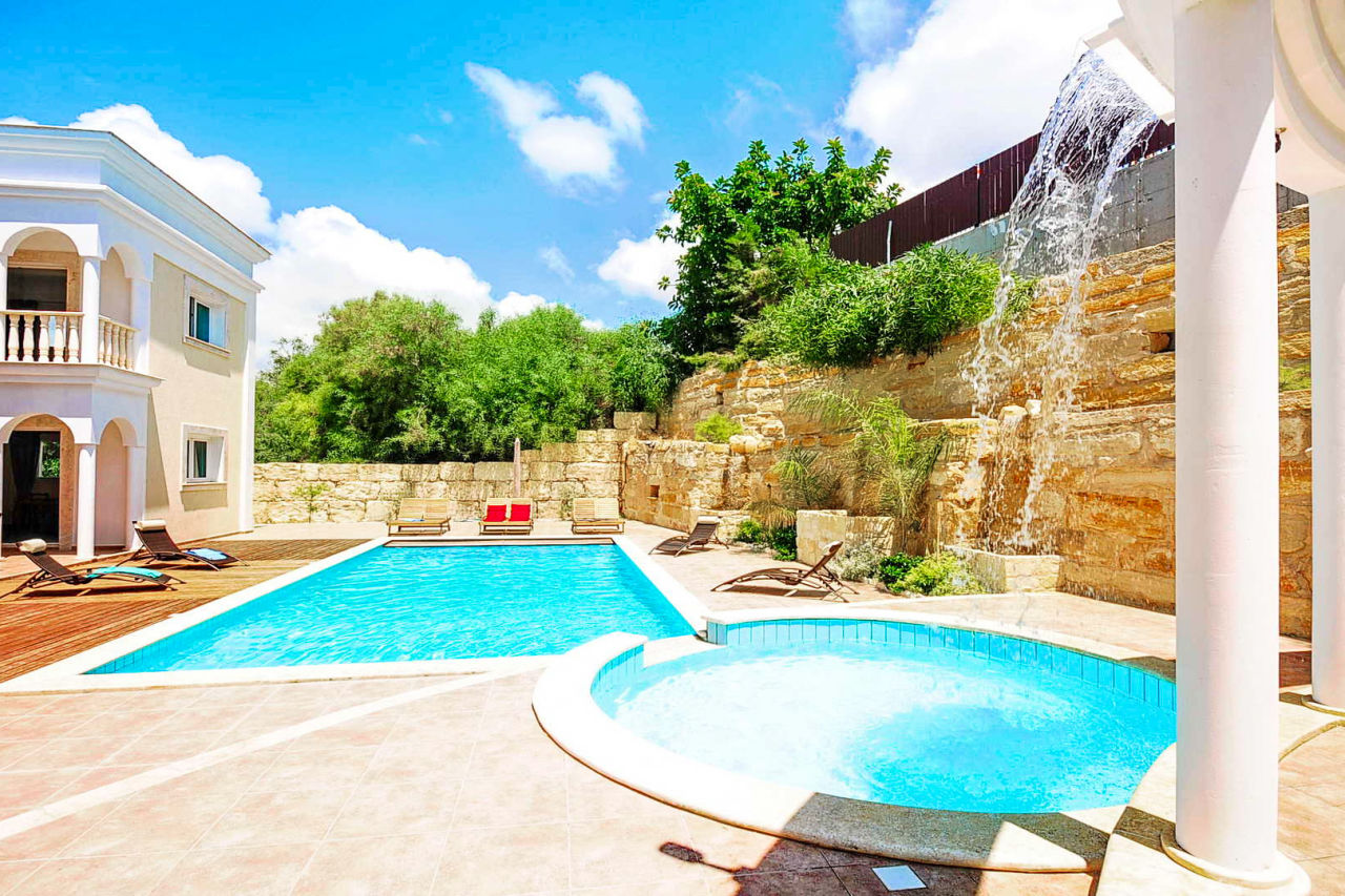 Up to 69% off STUNNING villas in September and October ☀️🌴🤩