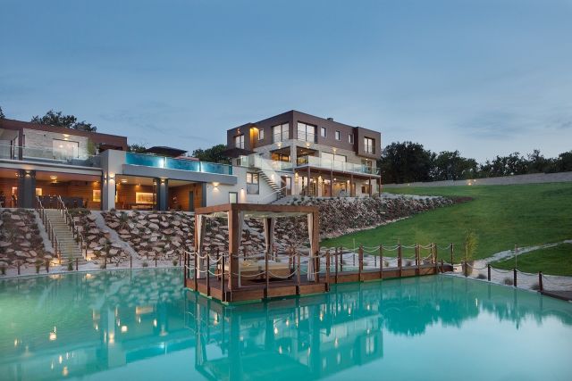 HolidayPirates | Cheap Hand-Picked Holiday Deals 2022