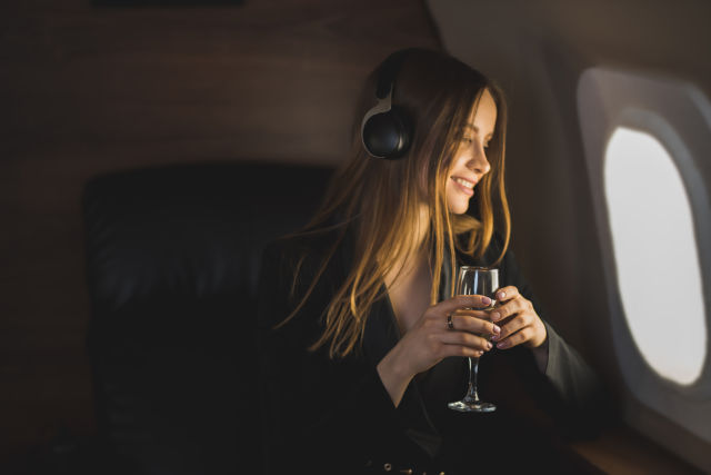 Air Canada Is Pouring Free Beer And Wine On Every Flight | TravelPirates