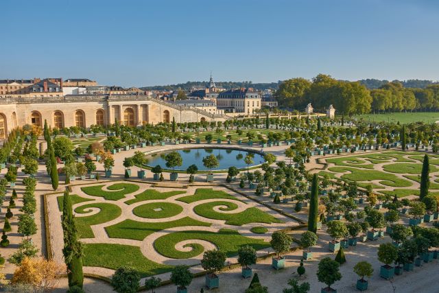 Versailles Is Hosting a Party To Celebrate the 25th Anniversary of ...