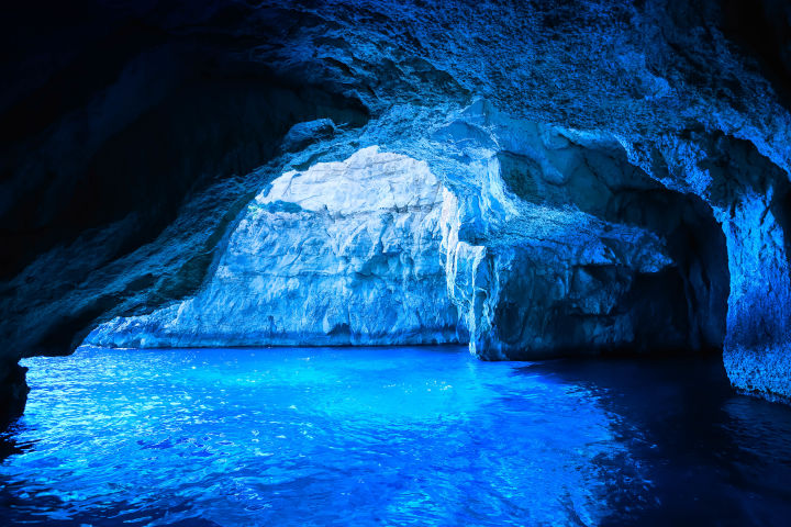 Italy: Capri island getaway for cheap ☀️🍝🍋🍸🛵