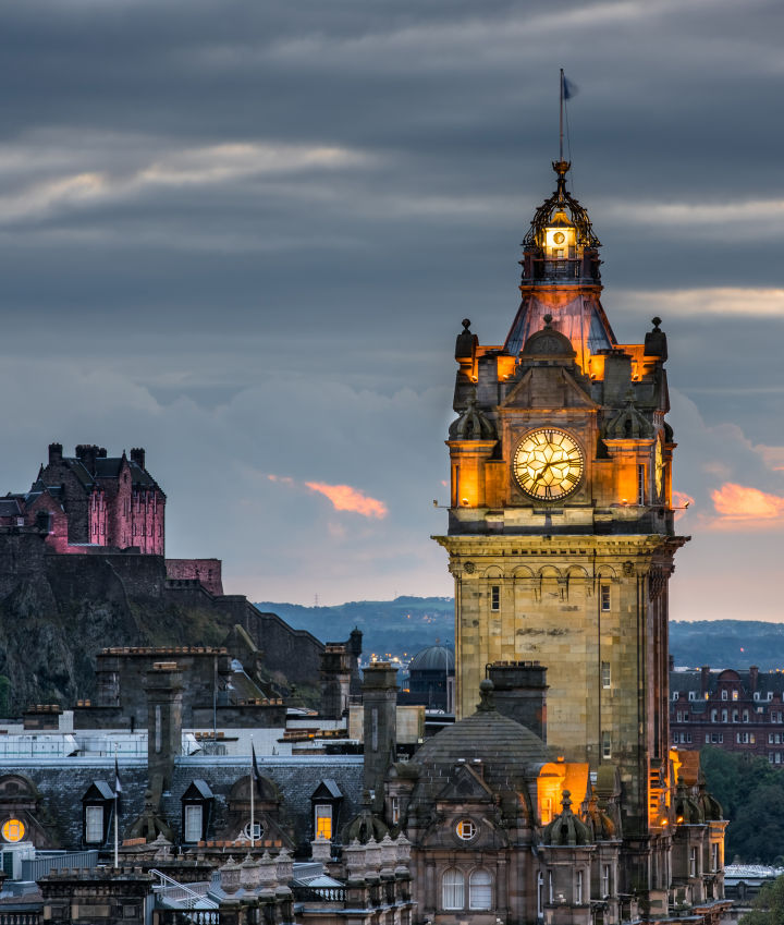 Stay in the Heart of Edinburgh During Christmas Week | TravelPirates