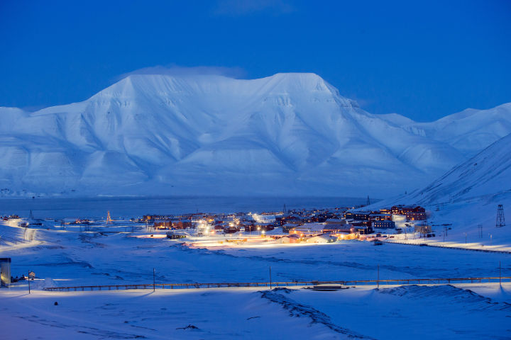 Unseen Rates for Flights to Svalbard, Norway 🐻‍ ️ | TravelPirates
