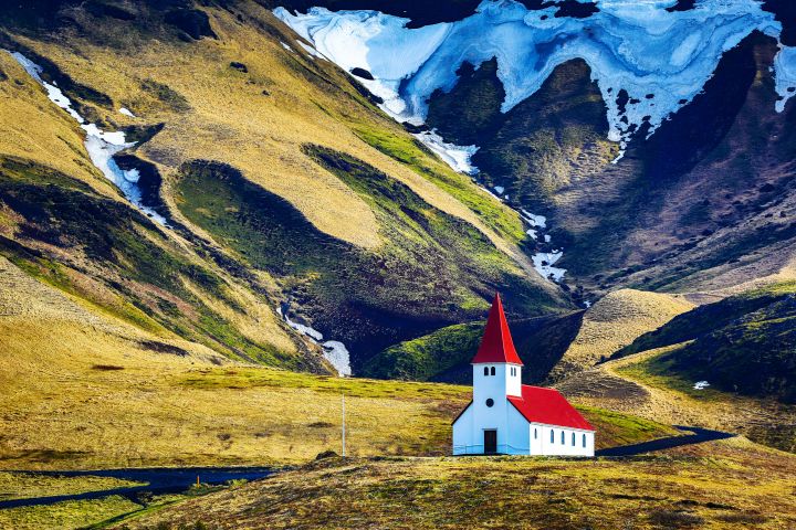Discover Iceland with This Affordable Getaway | Travelpirates.com