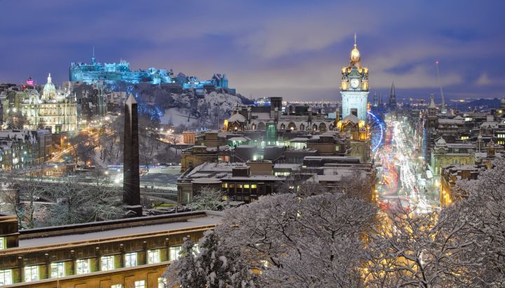 Stay in the Heart of Edinburgh During Christmas Week | TravelPirates