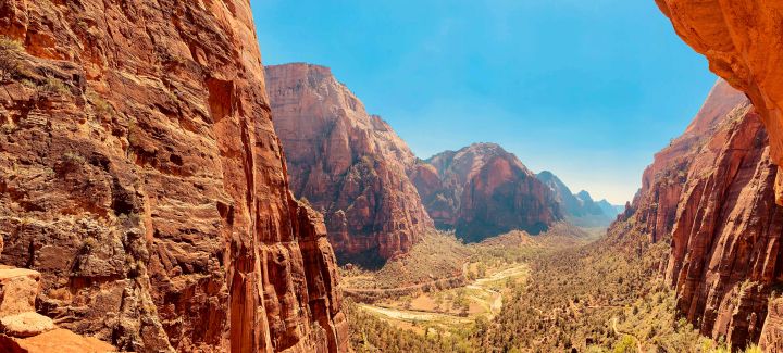 Visit Zion & Bryce Canyon National Parks with cheap flights to Vegas 🏞️