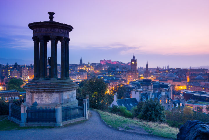 Stay in the Heart of Edinburgh During Christmas Week | TravelPirates