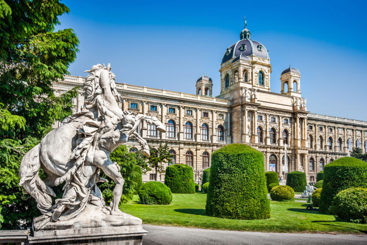 Prendilo al volo ️Vienna, volo+hotel da SOLI 94€! 🌸