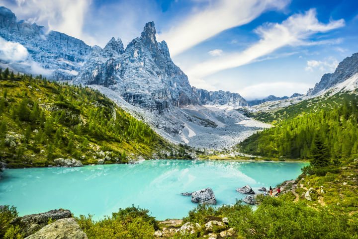 Is this the most striking blue lake in Italy?💙
