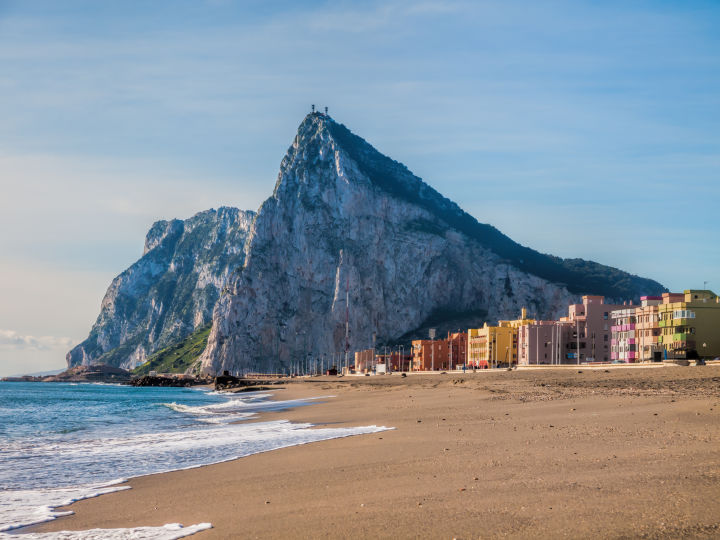 😍 Flights to GIBRALTAR This Winter Are Almost Half Price! 🇬🇮