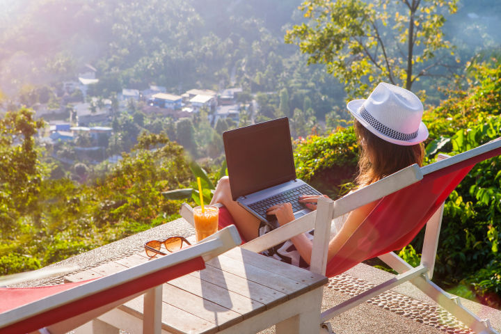 6 Countries That Offer Working Holiday Visas For US Citizens