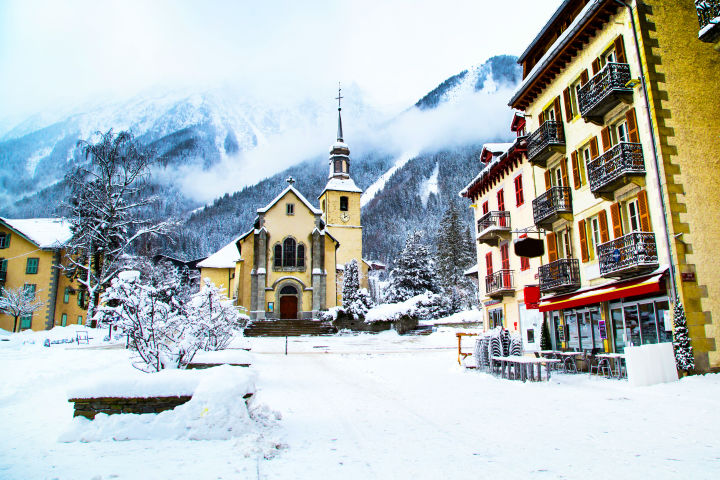 French Alps on a budget ⛷️ Includes transfers 🚌