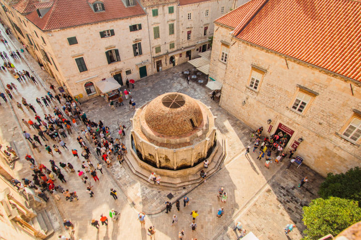 Czerwone dachy Dubrownika pod czerwcowym słońcem 🏠