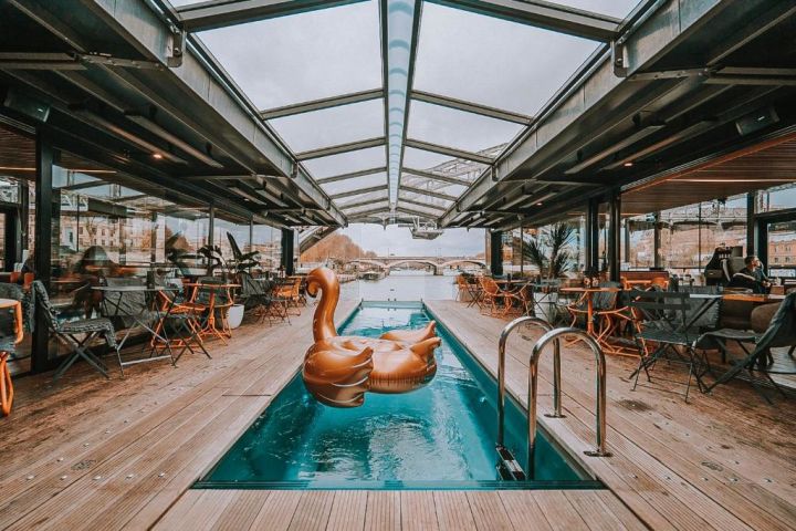 Drijvend hotel op de Seine in Parijs | VakantiePiraten