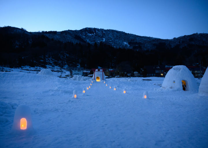 This looks awesome! Dine in an igloo in Japan 🥶