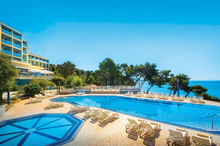 4⭐️ full-board+ Croatia beach week - 25% off 😍