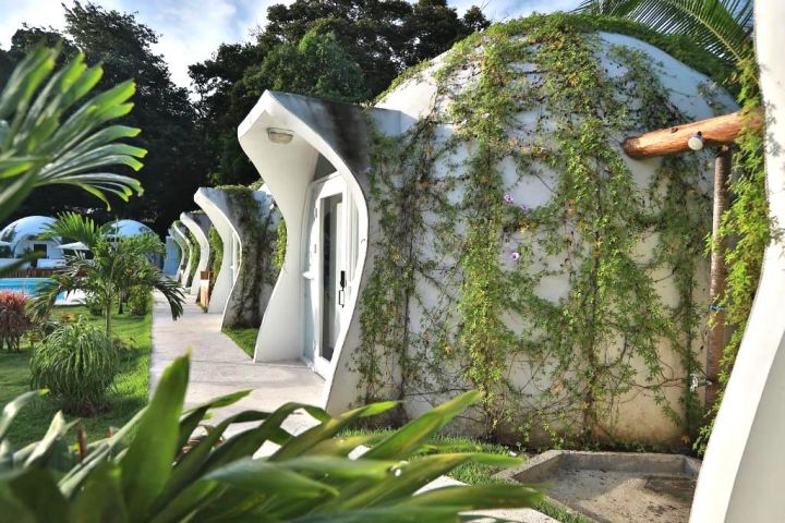 Stay in an Igloo at a Costa Rica Beach Lodge 😎🌴