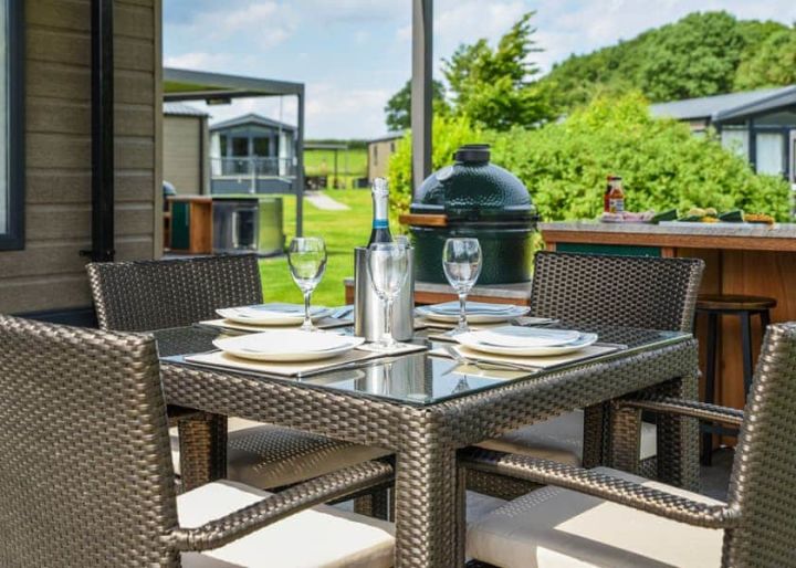 4nt Yorkshire lodge stay for 4 w/ a hot tub 💦