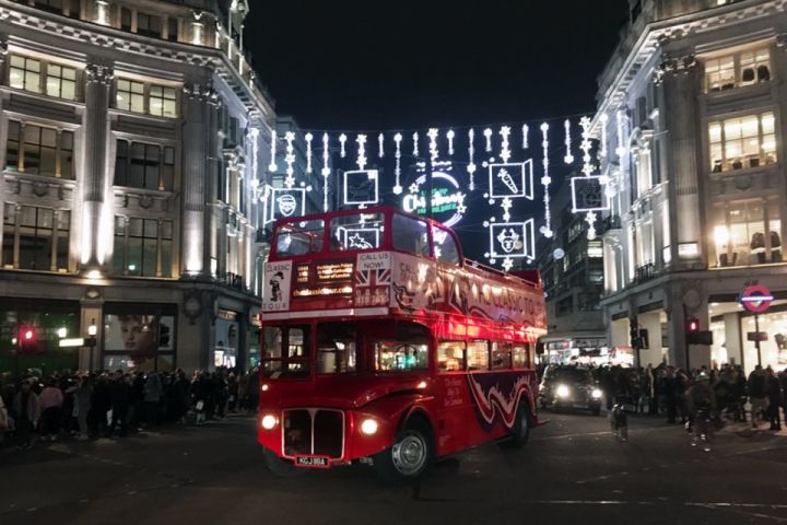 🎄London Christmas lights tour on a vintage open-top bus