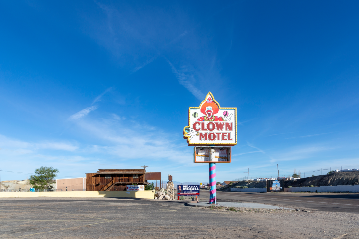 🤡 Would you stay in this creepy clown motel? 😨