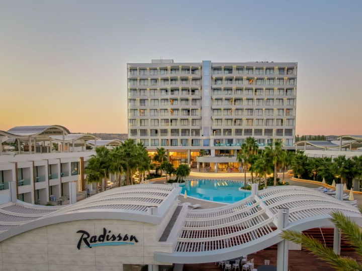 7-night 5⭐️ new Radisson beach resort in Cyprus hol 😍 June dates ☀️