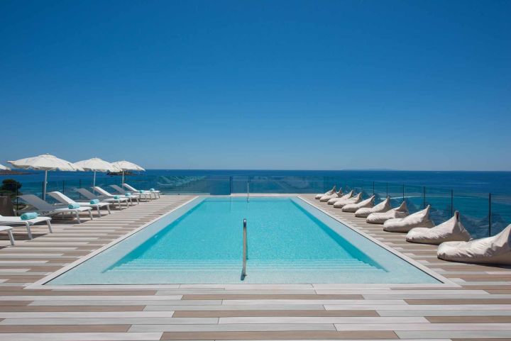Adults-only 4⭐️ Ibiza mini-break with rooftop pool😍💦