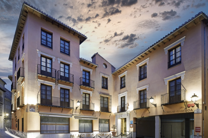 Duerme en un antiguo palacio mozárabe en GRANADA