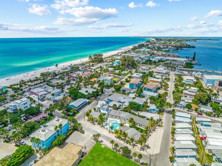 5*Pelican Post at Anna Maria Island Inn