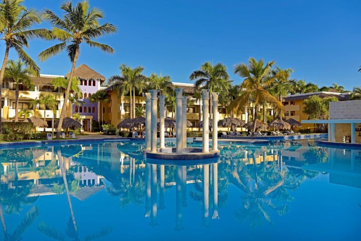 Budget Luxury with This All-Inclusive 5⭐️ Getaway 🍹 ⛱️