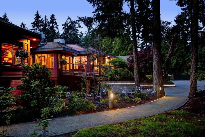 Vancouver Island Hotel With EPIC Cave Spa | TravelPirates