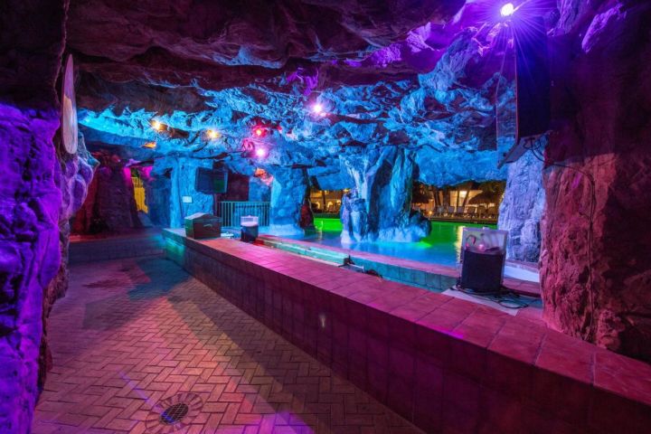 This Florida Hotel Has a Swim-Up Cave Bar | TravelPirates