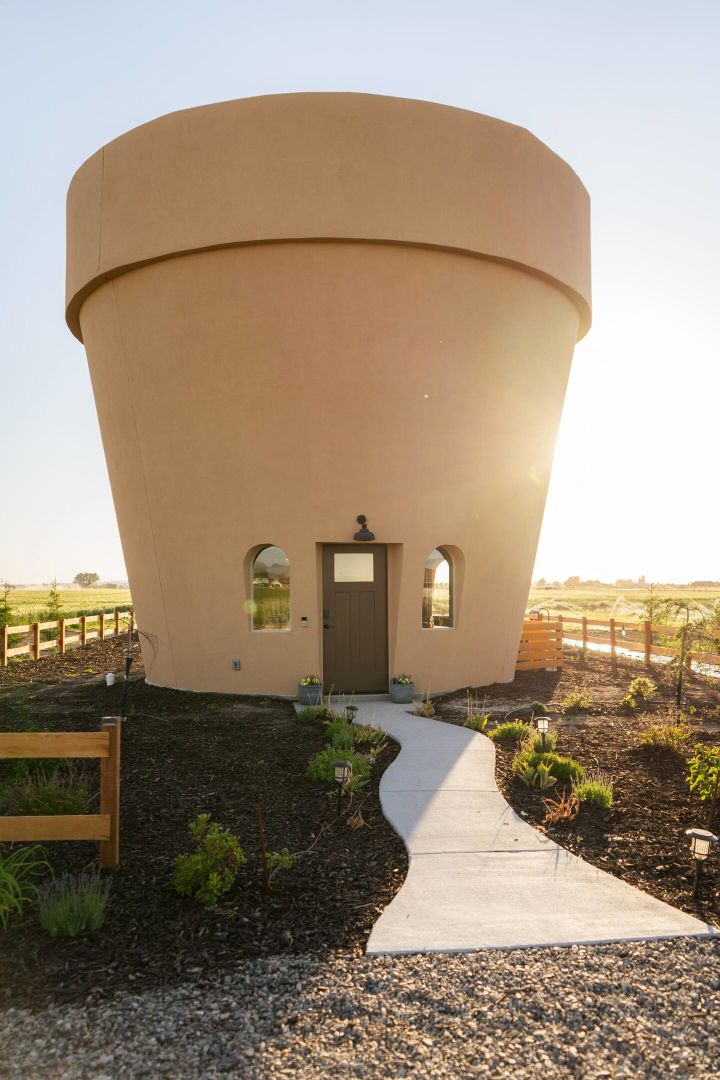 Our Love Grows for This Unique Flower Pot Airbnb | TravelPirates