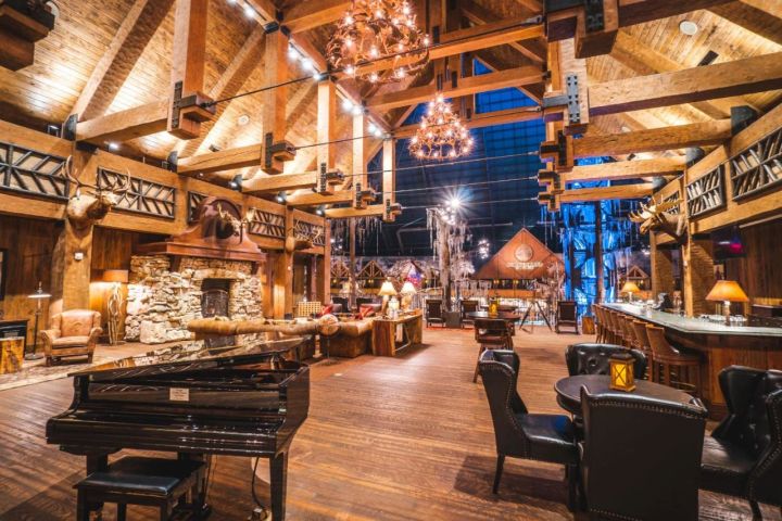 Sleep Inside the Bass Pro Shop Pyramid in Memphis | TravelPirates
