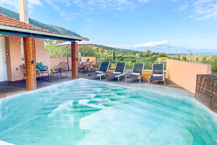 Up to 69% off STUNNING villas in September and October ☀️🌴🤩