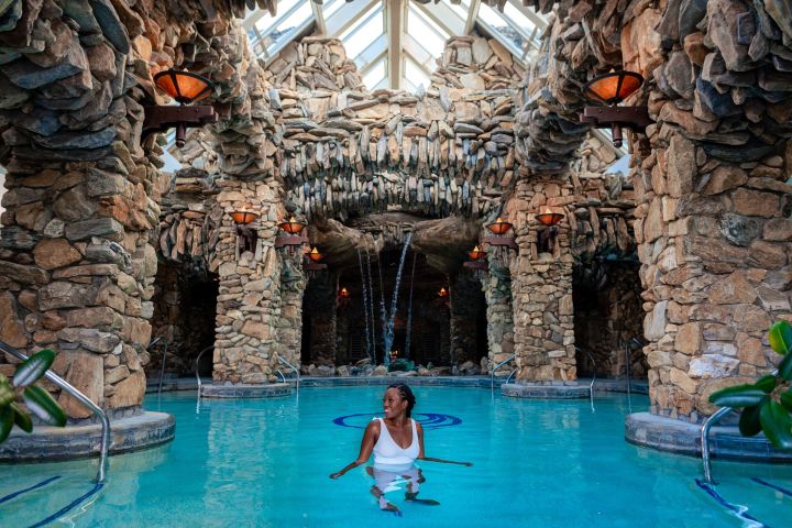This Retreat Might Have the Best Cave Pool We've Seen 🖤🏊