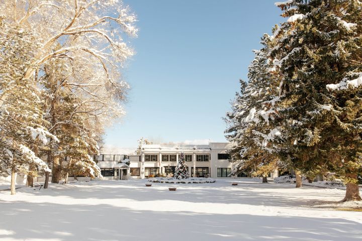 Explore Utah’s Hidden Gem with a Geothermal Cave Pool Getaway 🔥 🏊