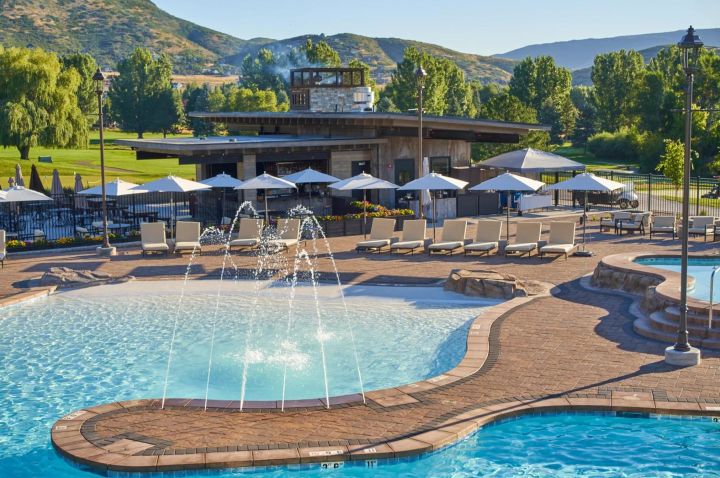 This USA Hotel has a Geothermal Crater Pool | TravelPirates