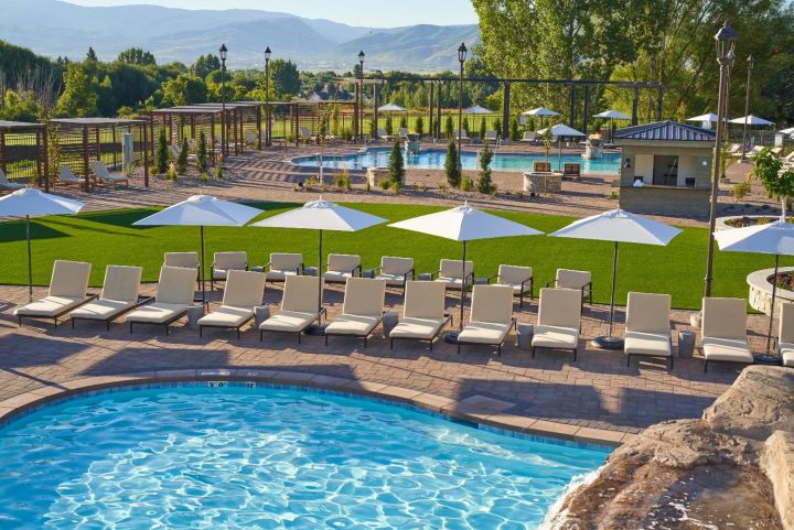 This USA Hotel has a Geothermal Crater Pool | TravelPirates