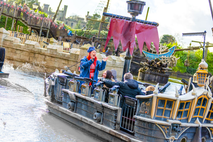 🧑‍🧑‍🧒‍🧒 Alton Towers family getaway with FREE 2-day kids’ tickets