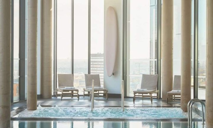 4⭐️ London aparthotel with amazing swimming pool, huge hot tub and sauna 💦