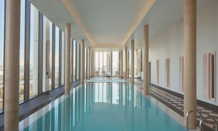 4⭐️ London aparthotel with amazing swimming pool, huge hot tub and sauna 💦