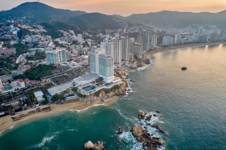 Mediterranean Vibes in This Beachfront Acapulco Resort 🌀🇲🇽